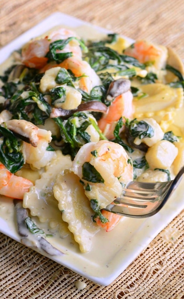 Ravioli with Seafood, Spinach and Mushrooms in Garlic Cream Sauce ...
