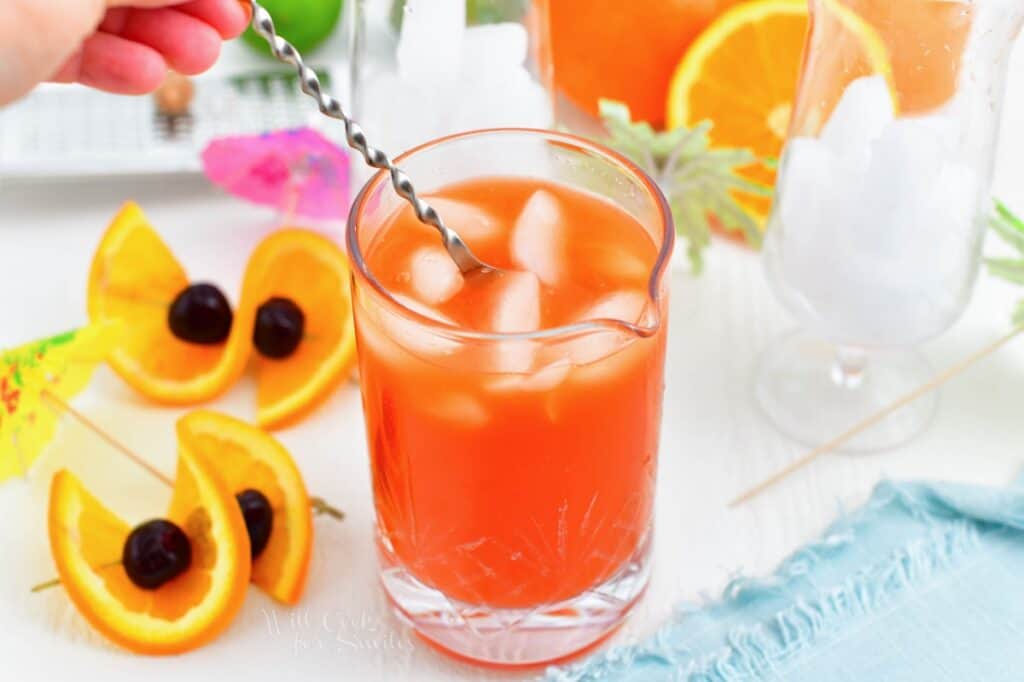 Rum Punch - Easy Tropical Cocktail Recipe That's Sweet and Refreshing!