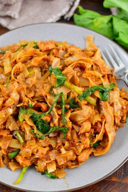 Pad See Ew (Thai Stir Fried Rice Noodles)