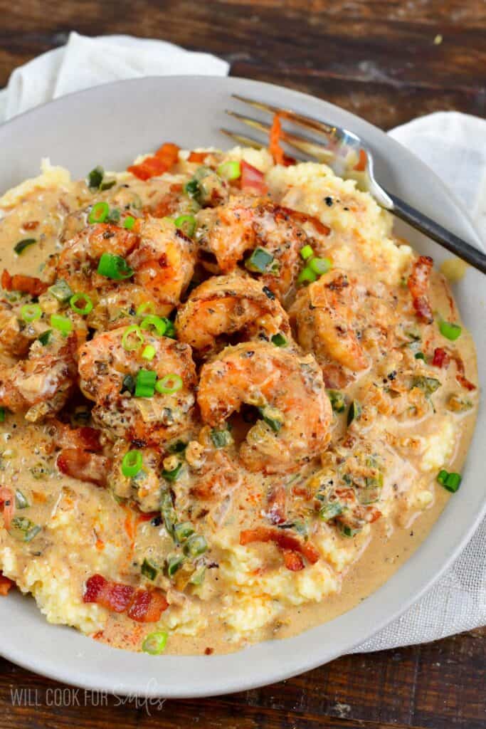 Cajun Shrimp and Grits (Cheesy Grits)