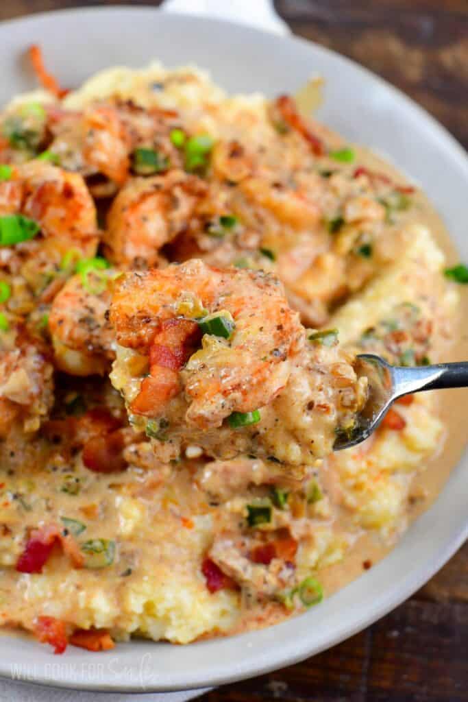 Cajun Shrimp and Grits (Cheesy Grits)