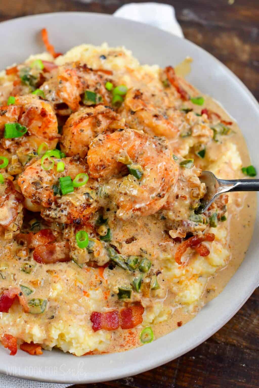 Cajun Shrimp and Grits (Cheesy Grits)