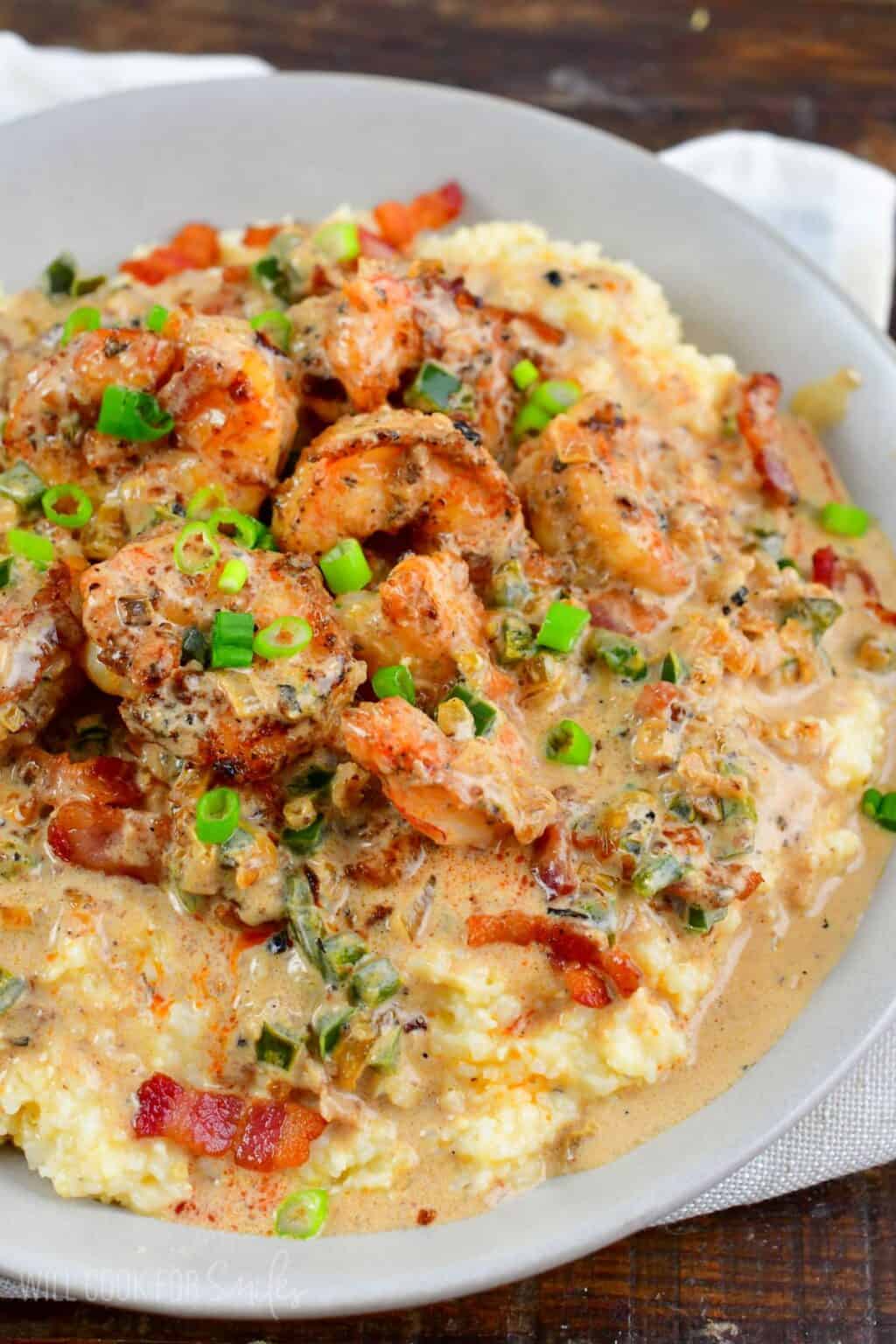 Cajun Shrimp and Grits (Cheesy Grits)
